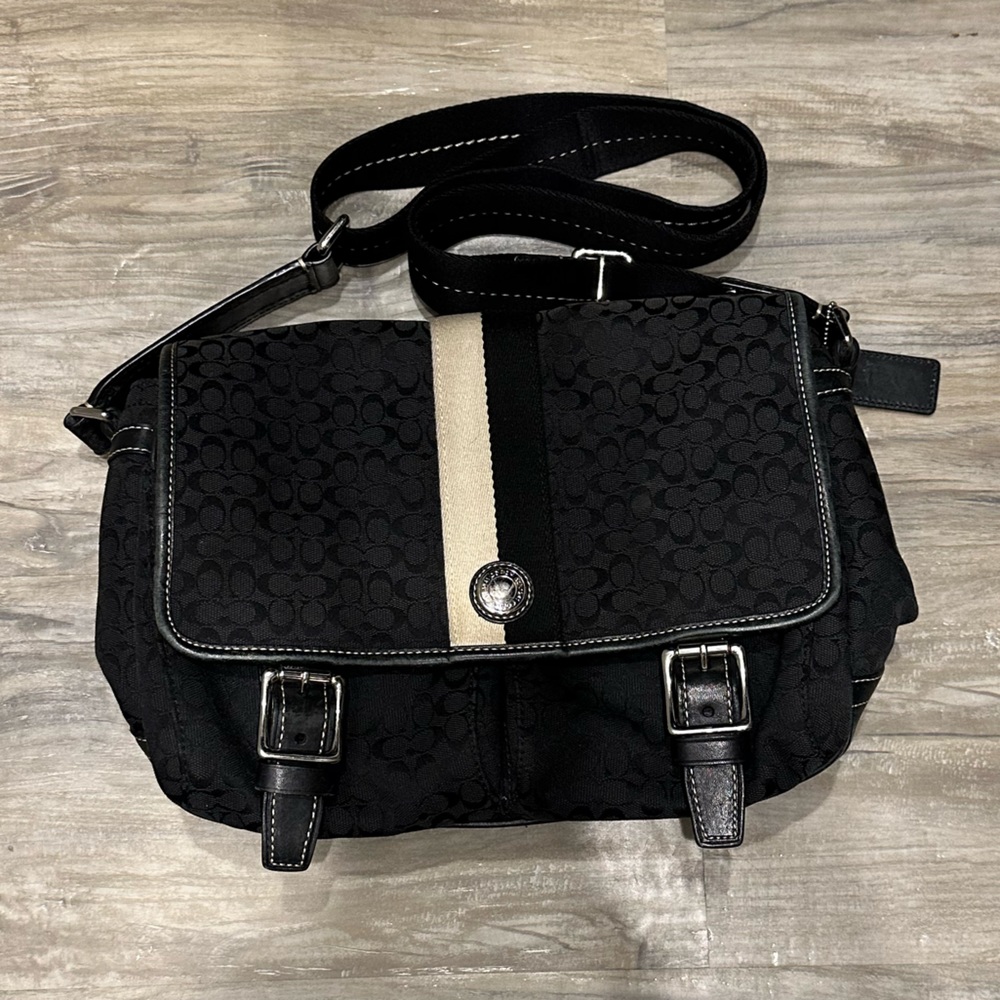 Coach Signature Voyager Crossbody Messenger Bag - Gem